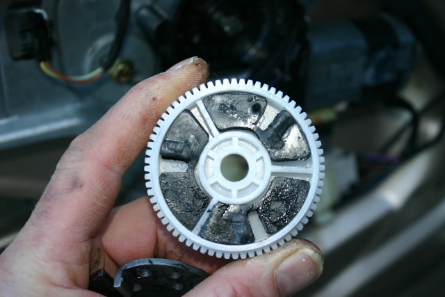 Replacing a Window Regulator Gear - ShiftBMW